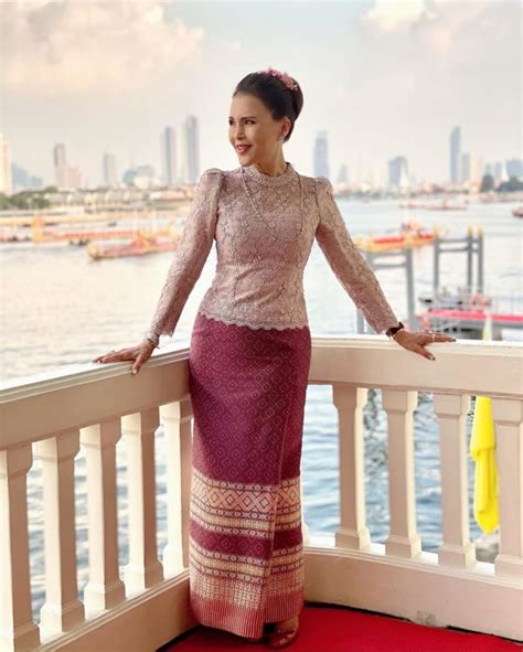 ทูลกระหม่อมฯ ทรงทอดพระเนตรซ้อมใหญ่ขบวนเรือพระราชพิธี The Bangkok