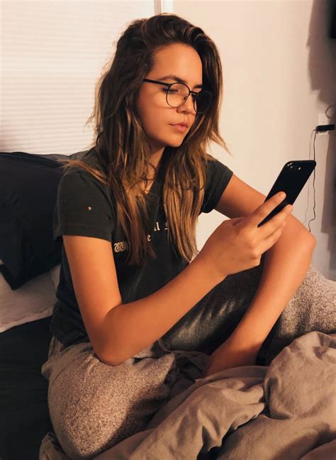Bailee Madison Scrolller