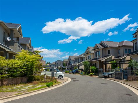 日本の伝統瓦で住宅地が景観の美しい観光地に 日本の家には瓦屋根