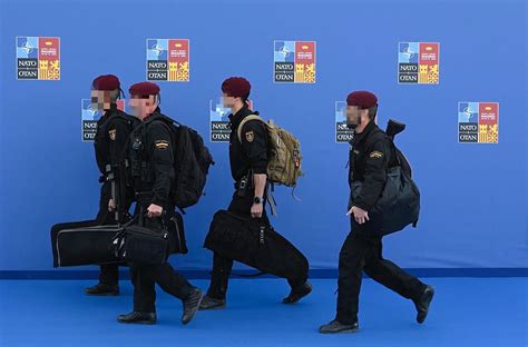 Así Trata Sánchez A La Policía Y Guardia Civil Agentes Durmiendo En