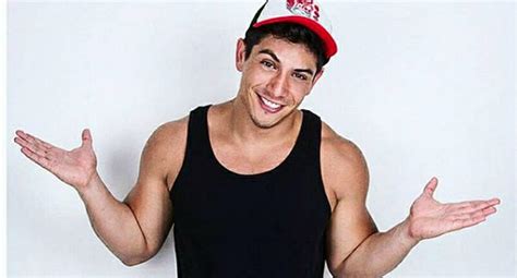 Luis Baca Conquista A Seguidoras Con Outfits En Tendencia Mujer Ojo