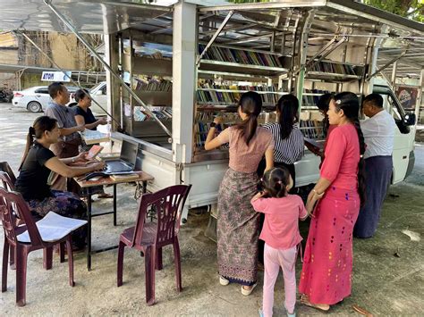 တောင်ငူ၌ ရွေ့လျားစာကြည့်တိုက်မော်တော်ယာဉ်ဖြင့် ပြည်သူများလက်ဝယ်အရောက် စာအုပ်စာစောင်များငှားရမ်း