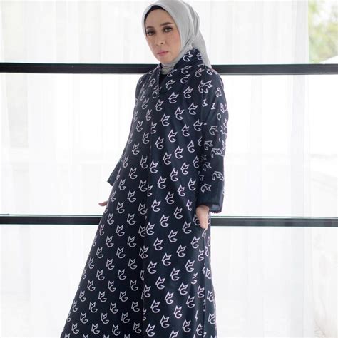 5 Potret Memesona Melly Goeslaw Dalam Balutan Dress Usai Turun 34 Kg