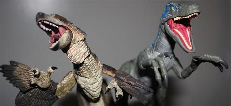 Review Jurassic World Amber Collection Owen And Blue Collector Figures