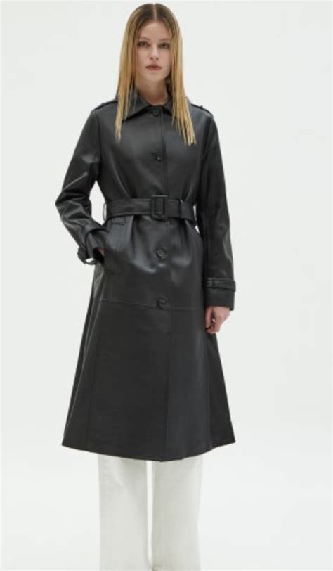 프리지아 시크한 가죽 코트 입고 힙한 졸업식 패션 선보여 라이프 뉴세이