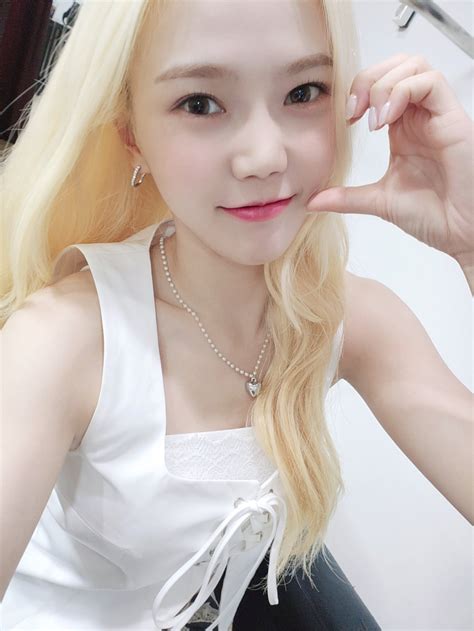 Oh My Girl Community Post 방 학 숙 제 😔😔😔😔😔😔😔😔 아니 방학이 얼마 남지않았다 잔소리좀 부탁 할게요👍