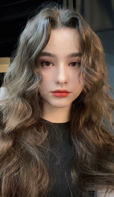 ปักพินโดย صور بنات كوريات ใน بنات كوريات ลุคการแต่งหน้า คนสวย ผู้หญิง