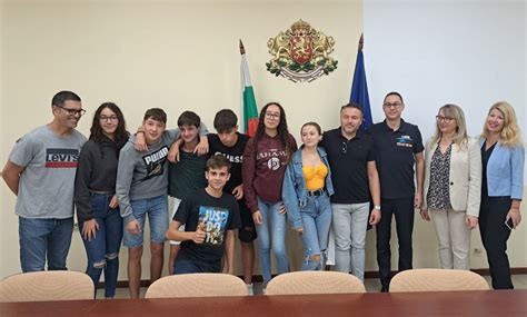 Ученици от ПМГ посетиха областна управа Xnews