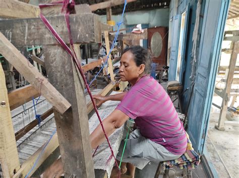 central java weaving treasure from trash storie eu