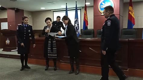 Цагдаагийн байгууллагаас Хүний эрхийн сургагч багш аар бэлтгэгдэж болзол хангасан 42 алба