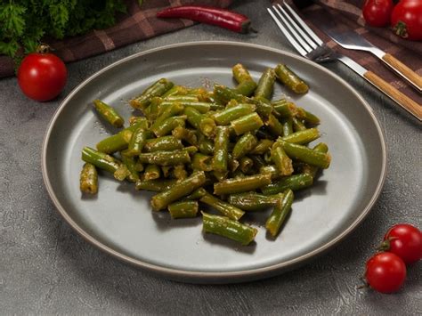 Premium Photo Boiled String Beans On A Gray Plate Vegetarian Dish