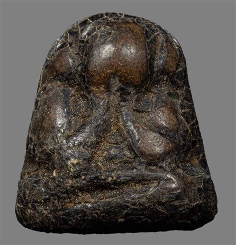 พระปิดตา หลังแบบ เนื้อผงคลุกรัก หลวงพ่อแก้ว วัดเครือวัลย์ ชลบุรี