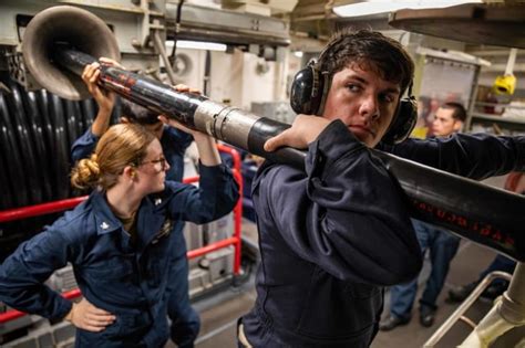 Uss Roosevelt Ddg 80 Sailors Manually Guide A Multi Function Towed Array Mfta Cable While