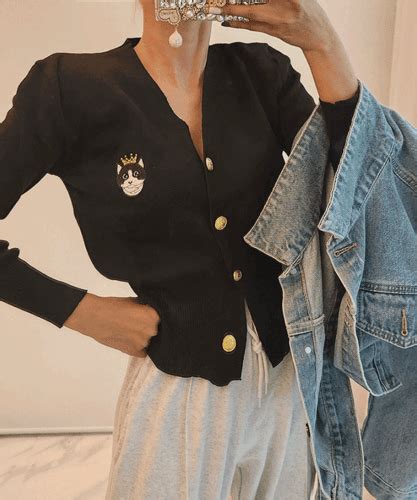 핏색감미쳤다 댕댕 패치니트가디건 패치가디건 크롭가디건 초록가디건 스판가디건 가을가디건 봄가디건 댕댕이 브이넥 자수크롭가디건 금장니트가디건 간절기 여성 여자 긴팔카디건