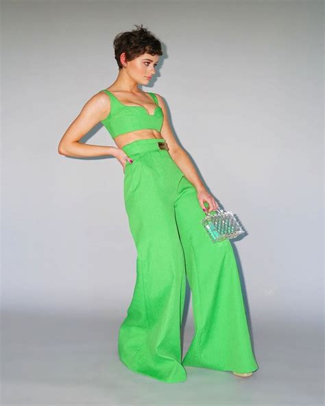 Joey King Hulus The Act Attends The Emmys Peer Group CelebMafia