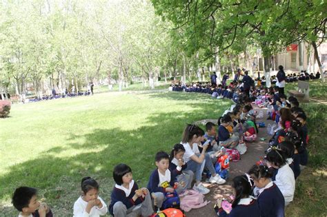 舜耕幼儿园组织“走进校园，感受春天”活动 山东财经大学后勤管理处