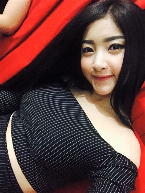 សន នាងផល្លីកា បង្ហាញមុខ គូ ស្នេហ៍ ថ្មី បន្ទាប់ពីអតីតគូស្នេហ៍ចាស់ សម្រេចចិត្ត ភ្ជាប់ពាក្យ