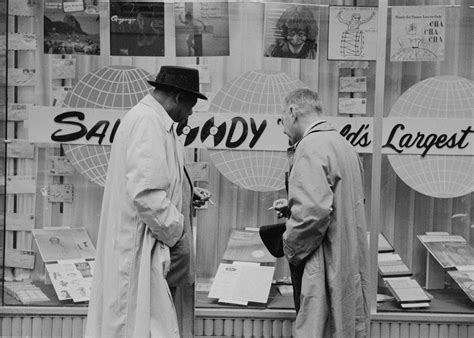 Defunct Stores That No Longer Exist 2025