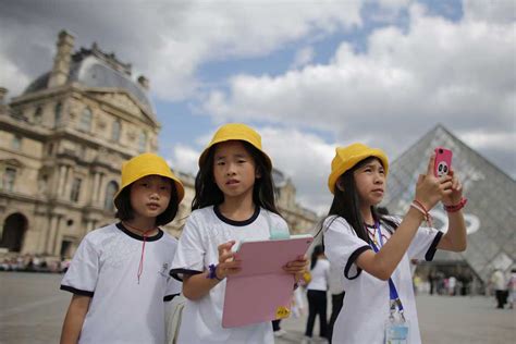 Les Touristes Chinois Vont Devoir Apprendre Les Bonnes Manières