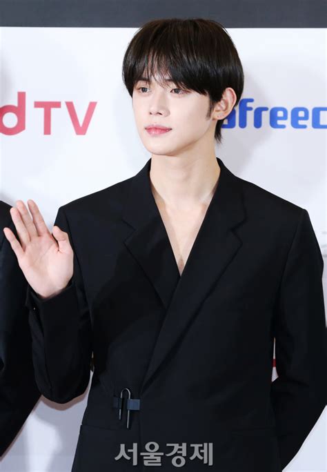 투모로우바이투게더 연준 오늘도 빛나는 비주얼 Se★포토 서울경제