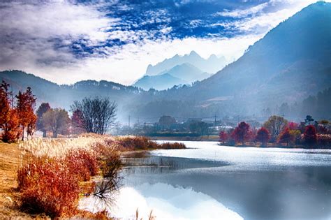 물안개 피어오르는 고요한 아침 속 수줍은 듯 붉게 물든 주천생태공원을 다녀오다