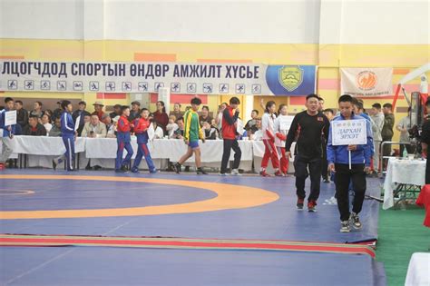 Чөлөөт бөхийн өсвөрийн аварга шалгаруулах тэмцээнд 600 гаруй тамирчид оролцлоо