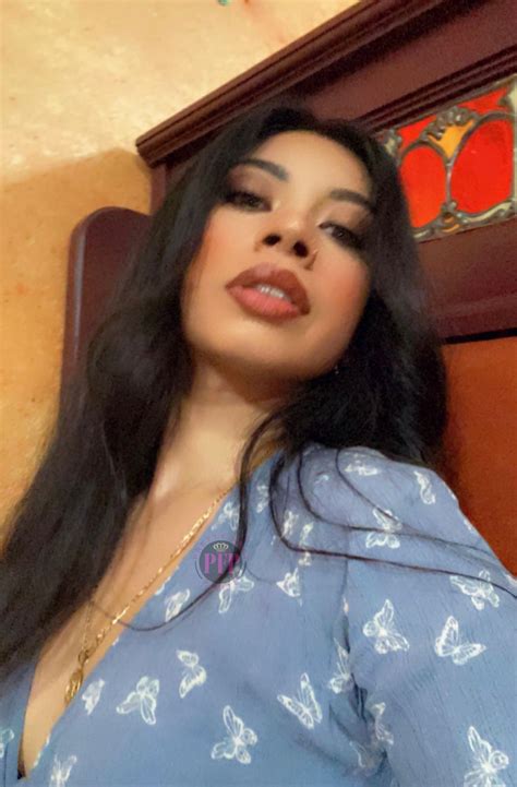 On Twitter The Face The Feet Https T Co Rrqfnmey Q Twitter