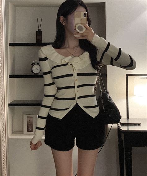 마농 투웨이 단가 프릴 오프숄더 니트 가디건 에이블리