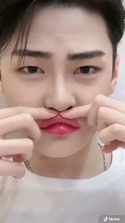 속눈썹 풀로 입술 크게 만드는 팁 Youtube