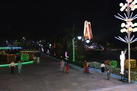 ၇၉ နှစ်မြောက်တပ်မတော်နေ့အား ဂုဏ်ပြုသောအားဖြင့် အထိမ်းအမှတ် ပိုစတာကြီးများ စိုက်ထူထားပြီး တပ