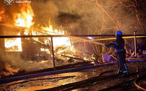 Наслідки ворожого удару по Ізмаїлу Одеської області ВІДЕО ФОТОрепортаж Читайте на Ukr Net