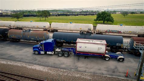 Transloading Liquid Transloads Dry Bulk Transloads 225 Rail