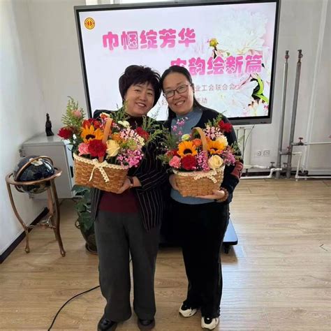 大连金普新区现代农业产业工会联合会举办巾帼绽芳华农韵绘新篇三八妇女节女职工插花活动 创作