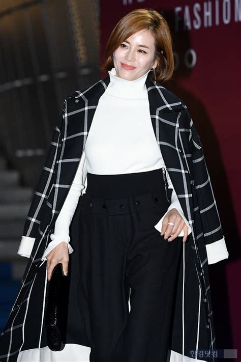 견미리 미소가 아름다워~ 2018 S S 서울패션위크 한국경제