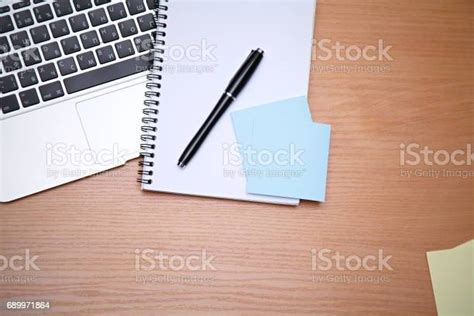 사무실 테이블 노트북 메모장 커피 컵 위에서 복사 공간 보기 공란에 대한 스톡 사진 및 기타 이미지 공란 기업 재무와 산업 노트북 Istock