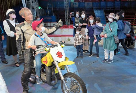 超人技が目の前で 木下大サーカスで特別体験ツアー 河北新報オンライン