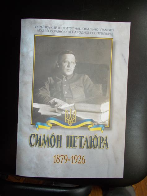 «Просвіта передала воїнам російсько української війни книги про боротьбу за незалежність України