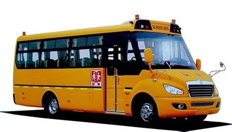 荆州滩桥小学学生坐上安全舒适的大鼻子校车