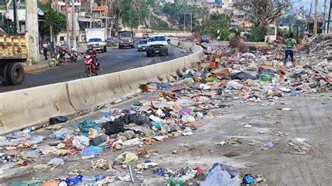 Bloquean Vecinos De Los Lirios La Vía México Acapulco Con Basura