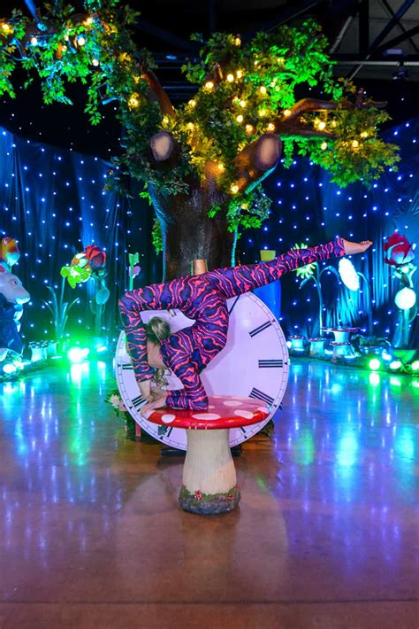 Alice In Wonderland Acrobats Alice In Wonderland Entertainment Uk