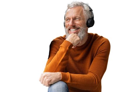 기술을 사용하는 시니어 남자 무료 Psd 파일