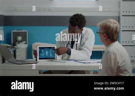 Explaining Analysis Stock Videos And Footage Hd And 4k Video Clips Alamy