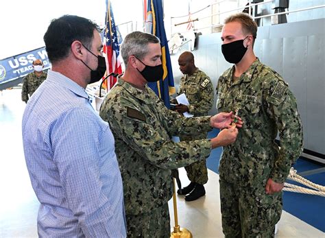 Dvids Images Netc Visits Great Lakes [image 2 Of 3]