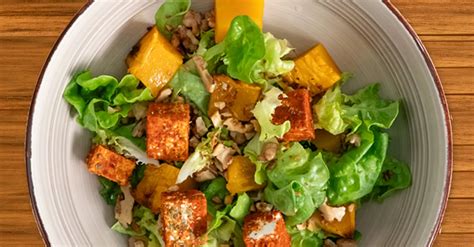 Рецепта Зелена салата с печена тиква и мариновано козе сирене Kaufland