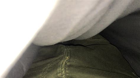 Jeans Bulge On Bed 日本語で
