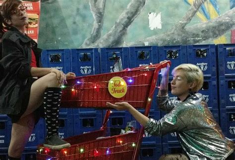 J Conhece O Foda Truck O Sex Shop Itinerante De Bras Lia Metr Poles