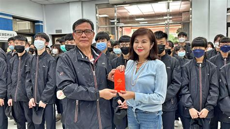 基隆全中運代表隊授旗聖火傳遞 副市長邱佩琳期勉小將旗開得勝 Et Fashion Ettoday新聞雲