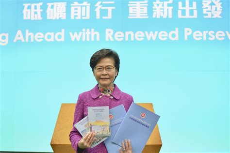 施政报告｜比较5任特首施政报告 颜色、主题大不同 李家超锺情绿色有原因？ 星岛日报