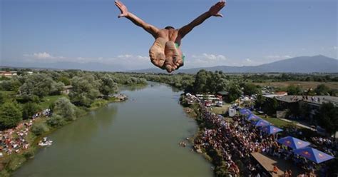 한 마리 새처럼 코소보 하이 다이빙대회