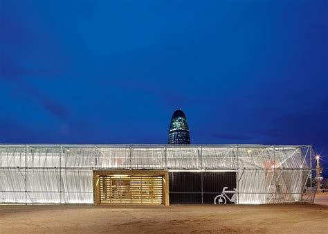 Peris Toral Arquitectes Uses Scaffolding To Create Temporary Pavilion